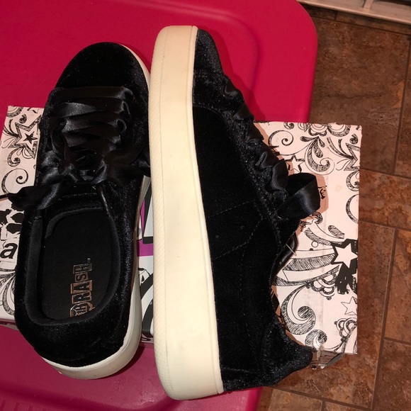 Brash | Shoes | Brash Womens Black Cora Velvet Sneakers Black 8 | Poshmark